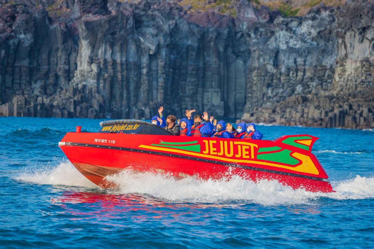 Creatrip: Jusangjeolli Jeju Jet Boat - Jeju/Korea (Travel Guide)