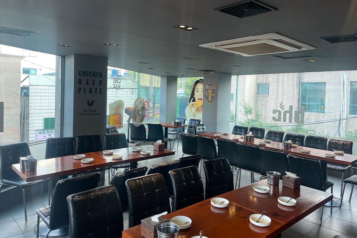BHC Chicken Jongno 5-ga Square Branch | Jongno - Seoul/Korea (Creatrip)