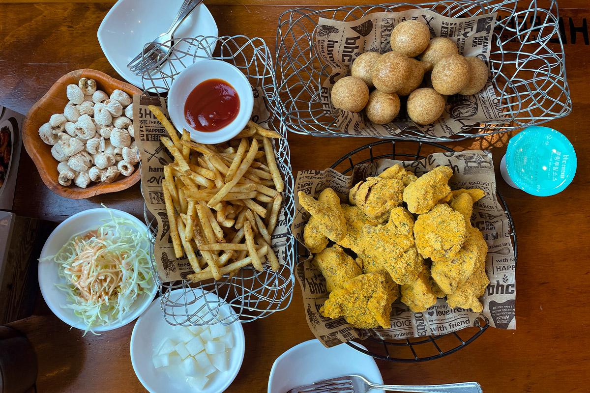 Creatrip: BHC Chicken Jongno 5-ga Square Branch | Jongno