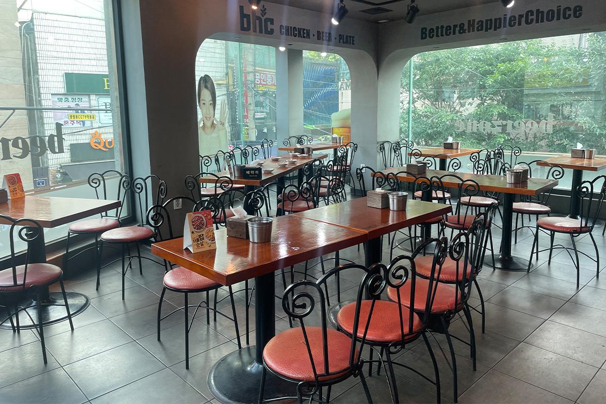 BHC Chicken Jongno 5-ga Square Branch | Jongno - Seoul/Korea (Creatrip)