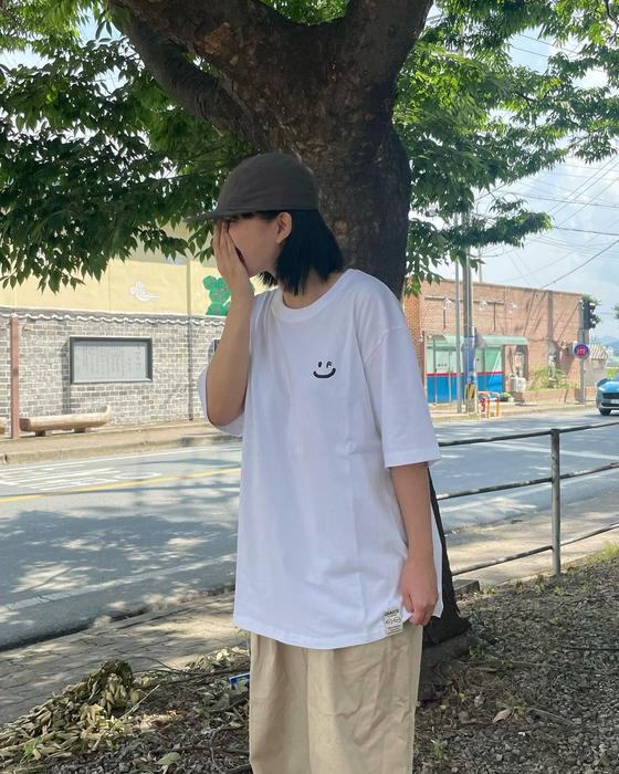 Creatrip: 《二十五,二十一 金泰梨同款》笑臉塗鴉短袖T恤（白色）_3