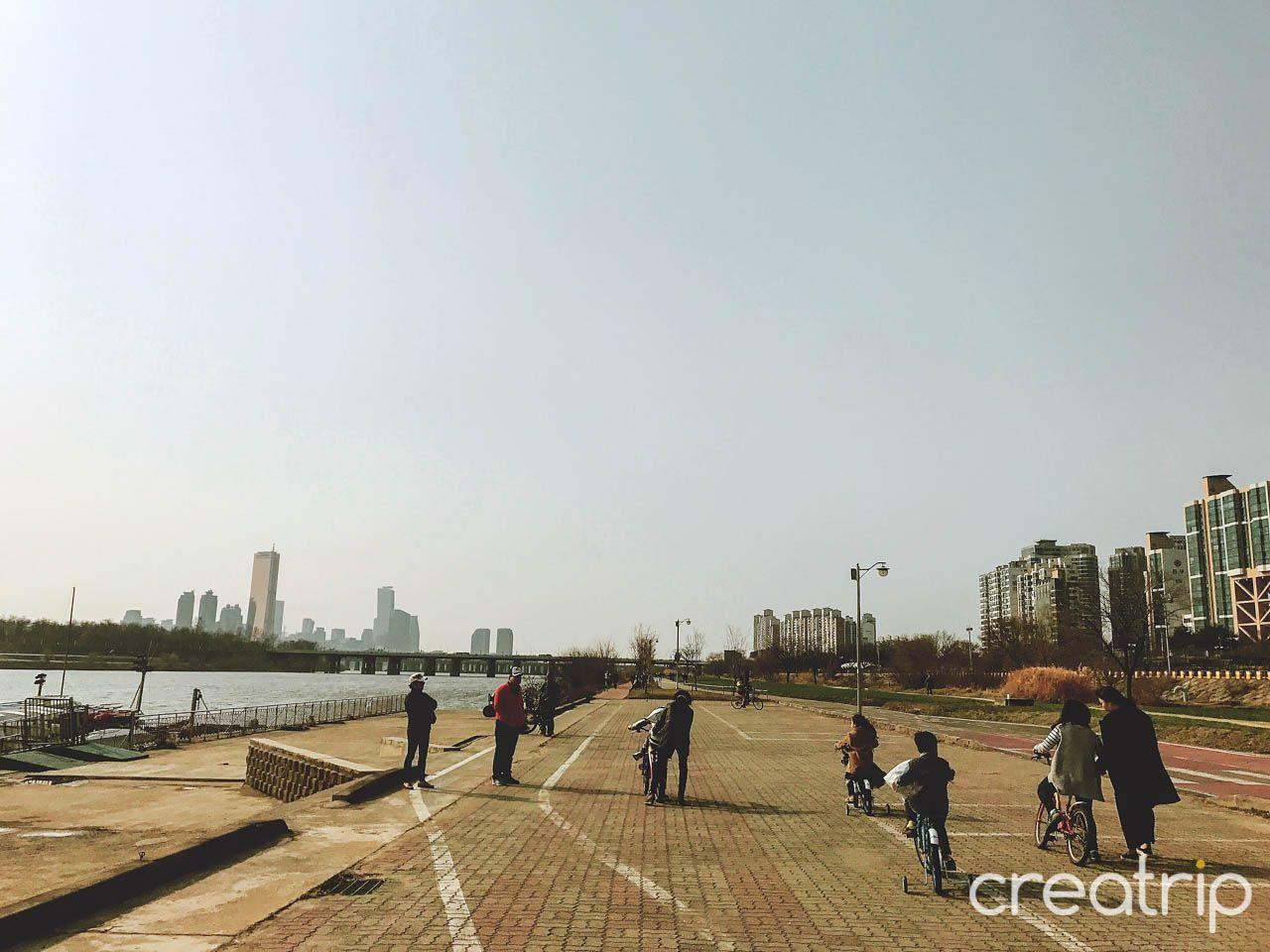 Creatrip: A Complete Guide to Han River Park - Seoul/Korea (Travel Guide)