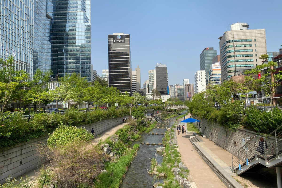 Creatrip: Cheonggyecheon Review - Seoul/Korea (Travel Guide)