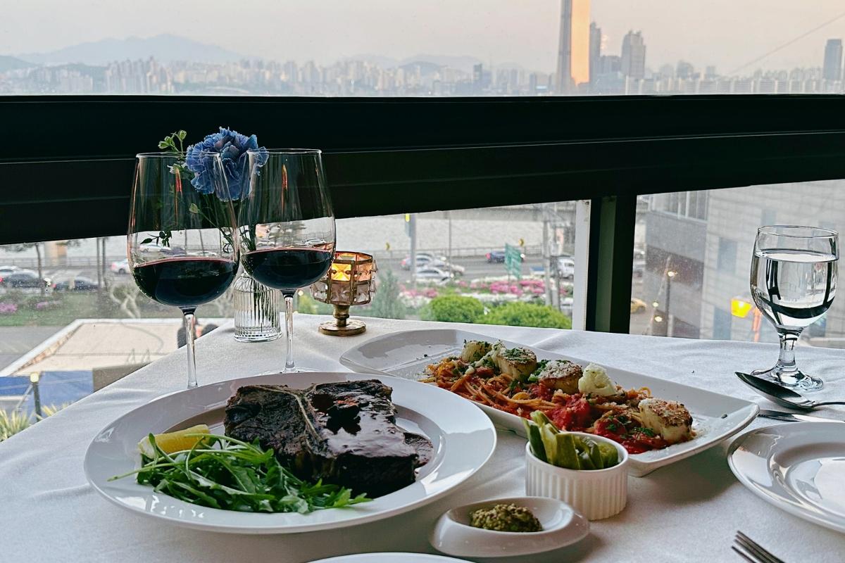 Creatrip: I.O.U | Han River Restaurant- Seoul, Korea (Travel Planning)