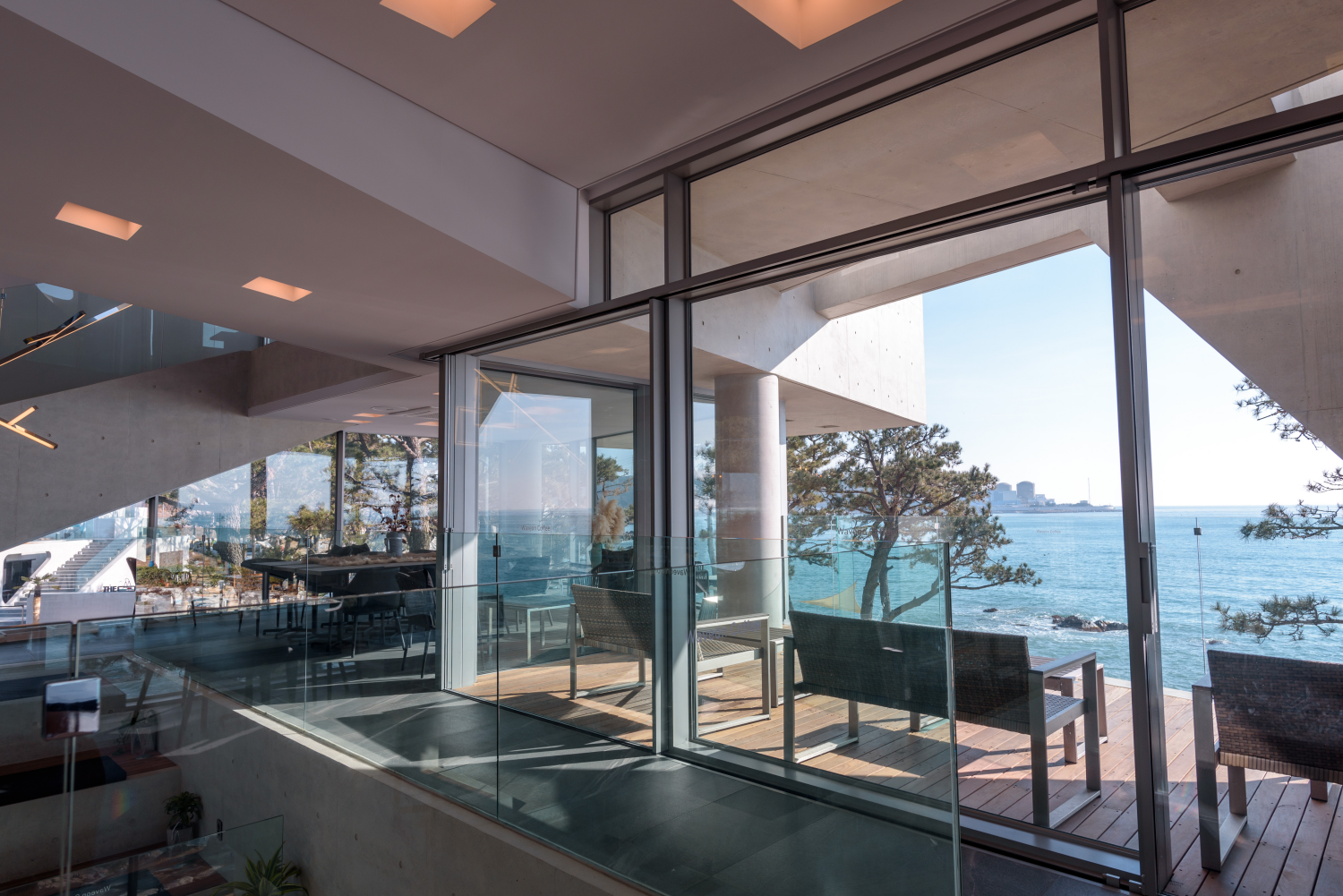 Creatrip | Busan Oceanview Rooftop Cafe | WAVEON COFFEE