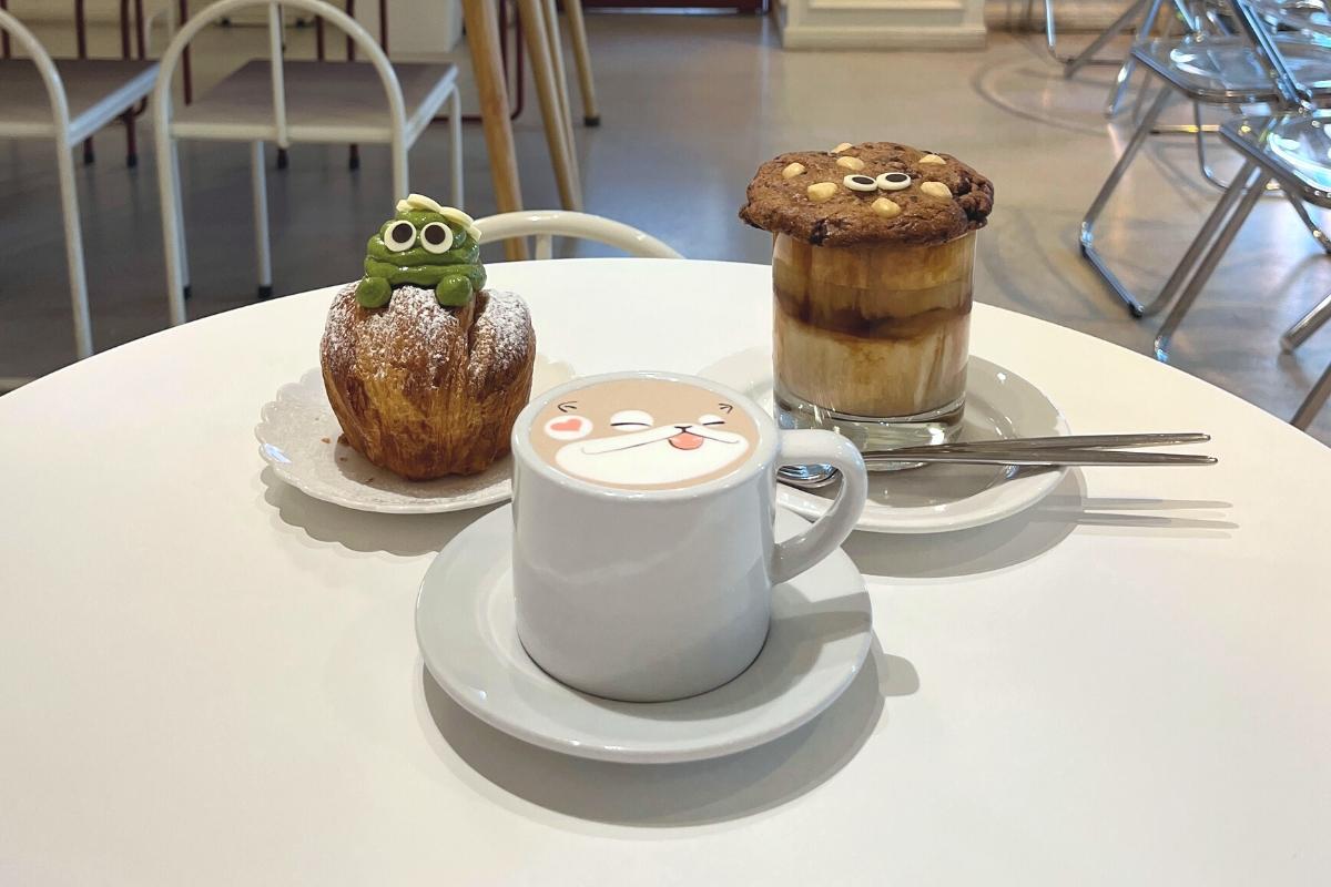 Creatrip: C.A TRAVÉS | Yeonnam-dong/Hongdae Café - Seúl/Corea (Planificación de Viaje)