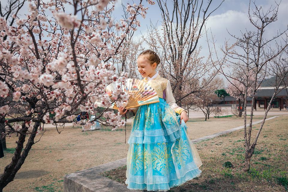 Creatrip: Daehan Hanbok | Gyeongbokgung Hanbok Rental