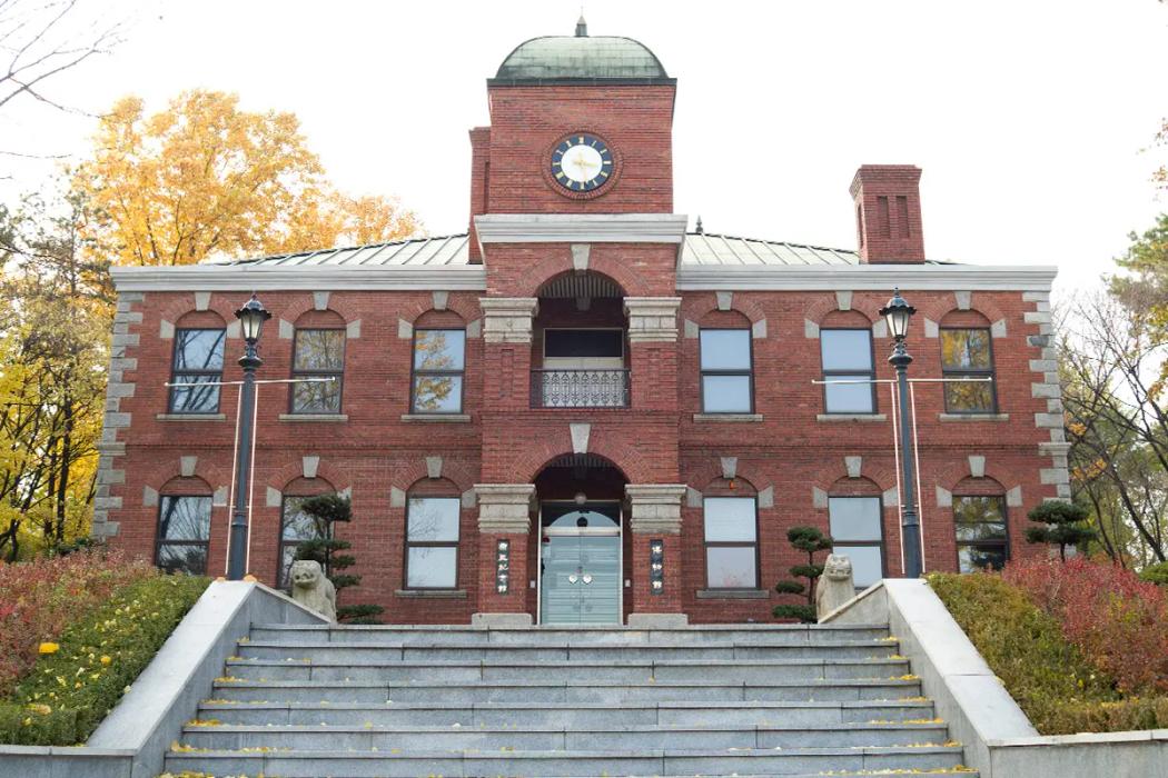 Top Online Payment Platforms: Creatrip for Language Schools