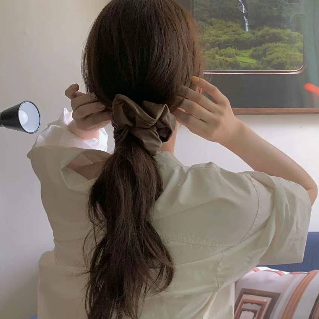 C.select 冬日精靈皮革大腸圈 (Creatrip)