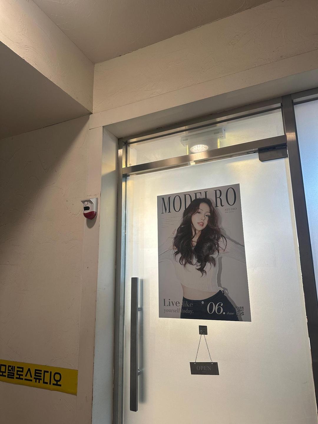 Modelro Studio | Hongdae Photo Studio with Hair & Makeup Styling - Seoul/Korea (Creatrip)